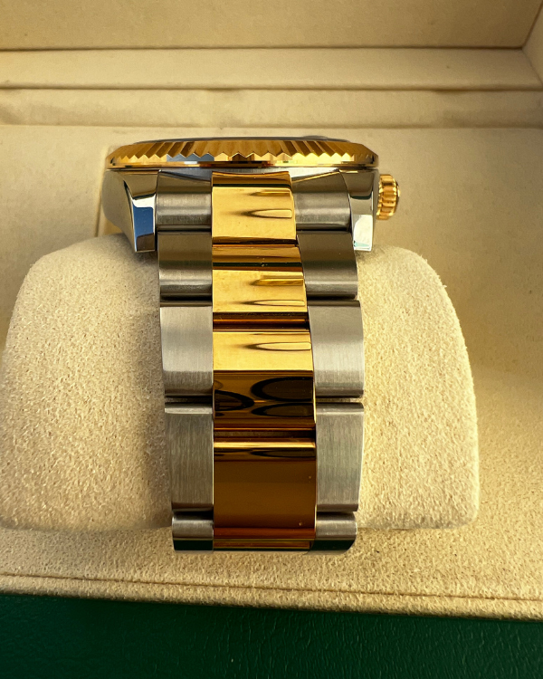 2023 Rolex Sky-Dweller 42MM Black Dial Two-Tone Oyster Bracelet (32693 ...