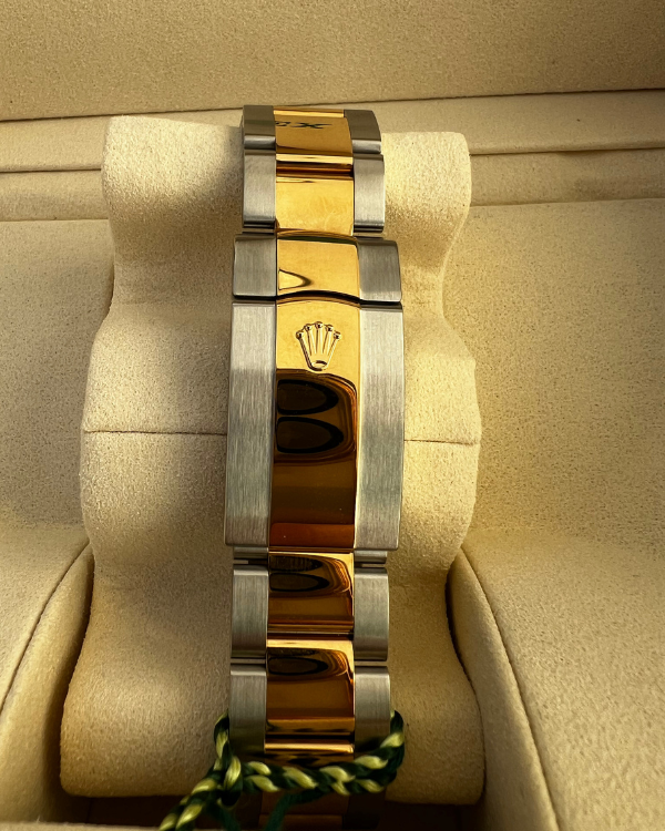 2023 Rolex Sky-Dweller 42MM Black Dial Two-Tone Oyster Bracelet (32693 ...