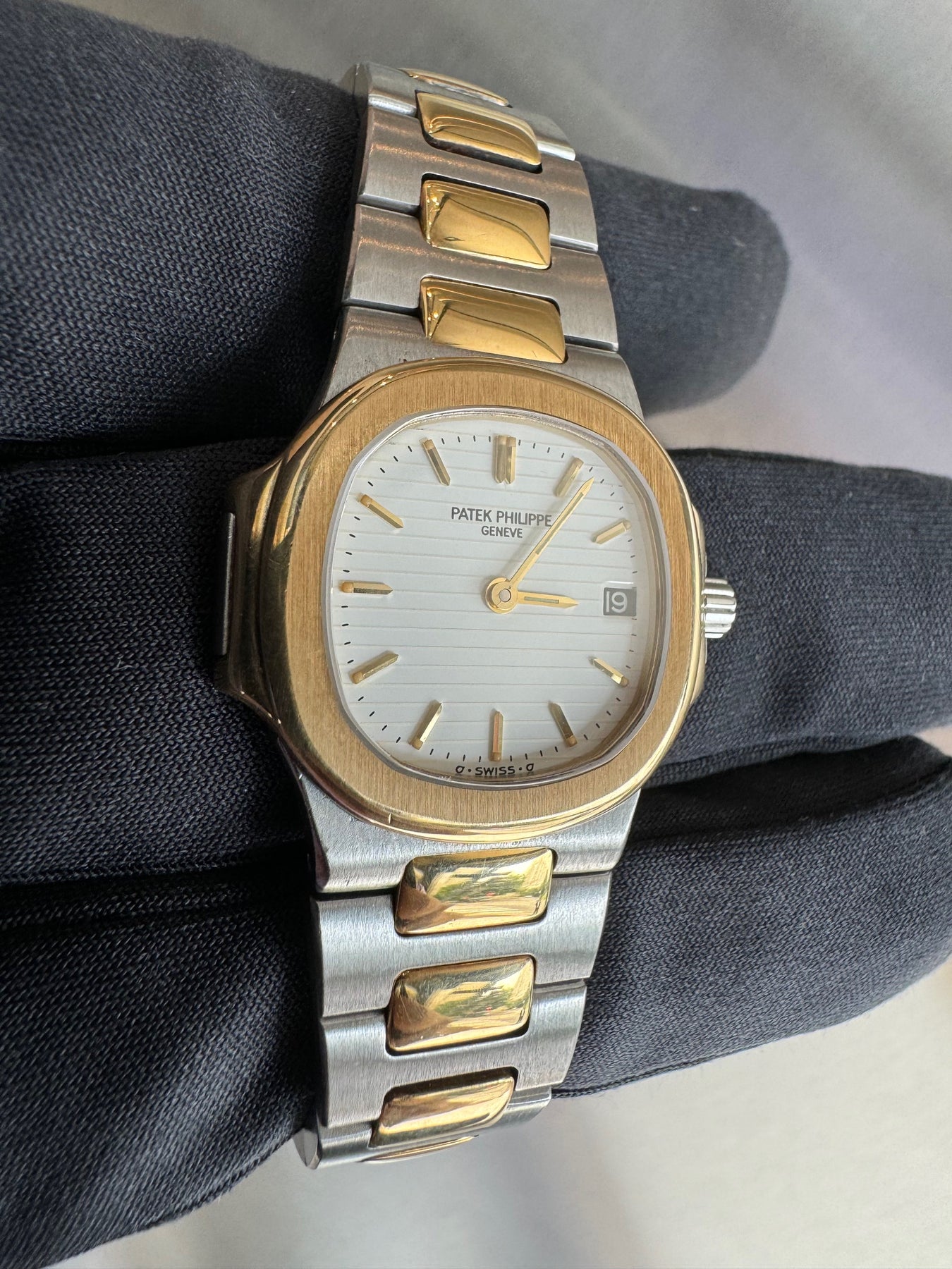 Patek Philippe Nautilus Vintage 27MM White Dial Two-Tone Bracelet (470 ...