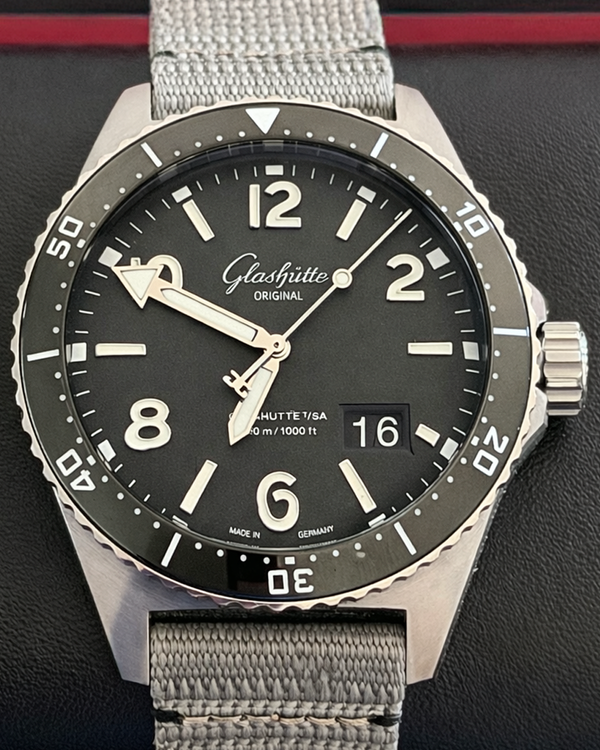 2022 Glashütte Original SeaQ Panorama Date 43.2MM Green Dial Textile S ...